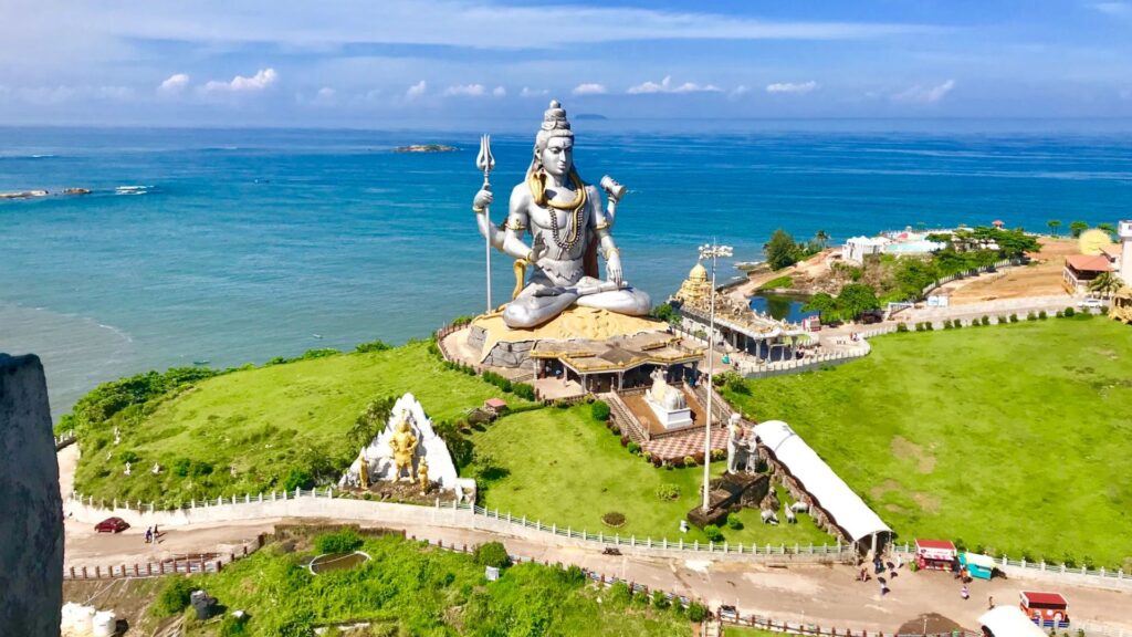 Murdeshwara Beach-The Ultimate Guide - Luxotic Travel Blog